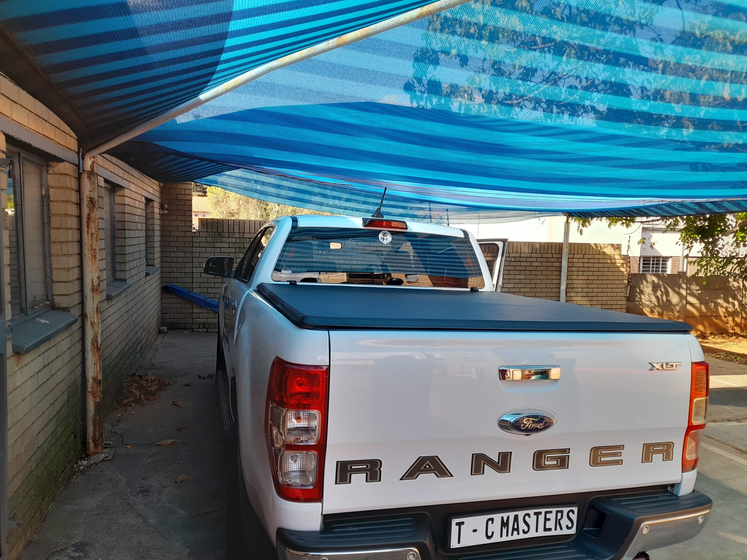 SOFT TRI FOLD Tonneau Cover Ford Ranger Double Cab - Tonneau Masters